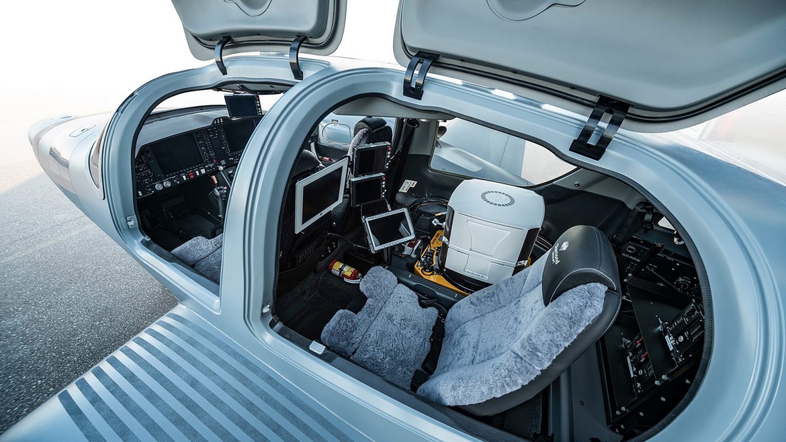 Diamond DA62 Charter | Aircraft Hire | Mercury Jets